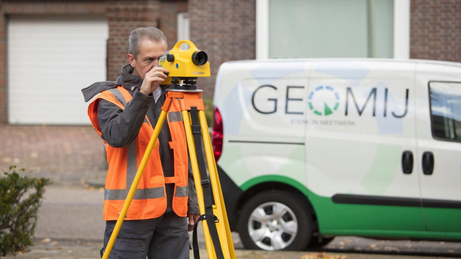 Landmeters verrichten werkzaamheden in gemeente Deurne | Deurne Media Groep