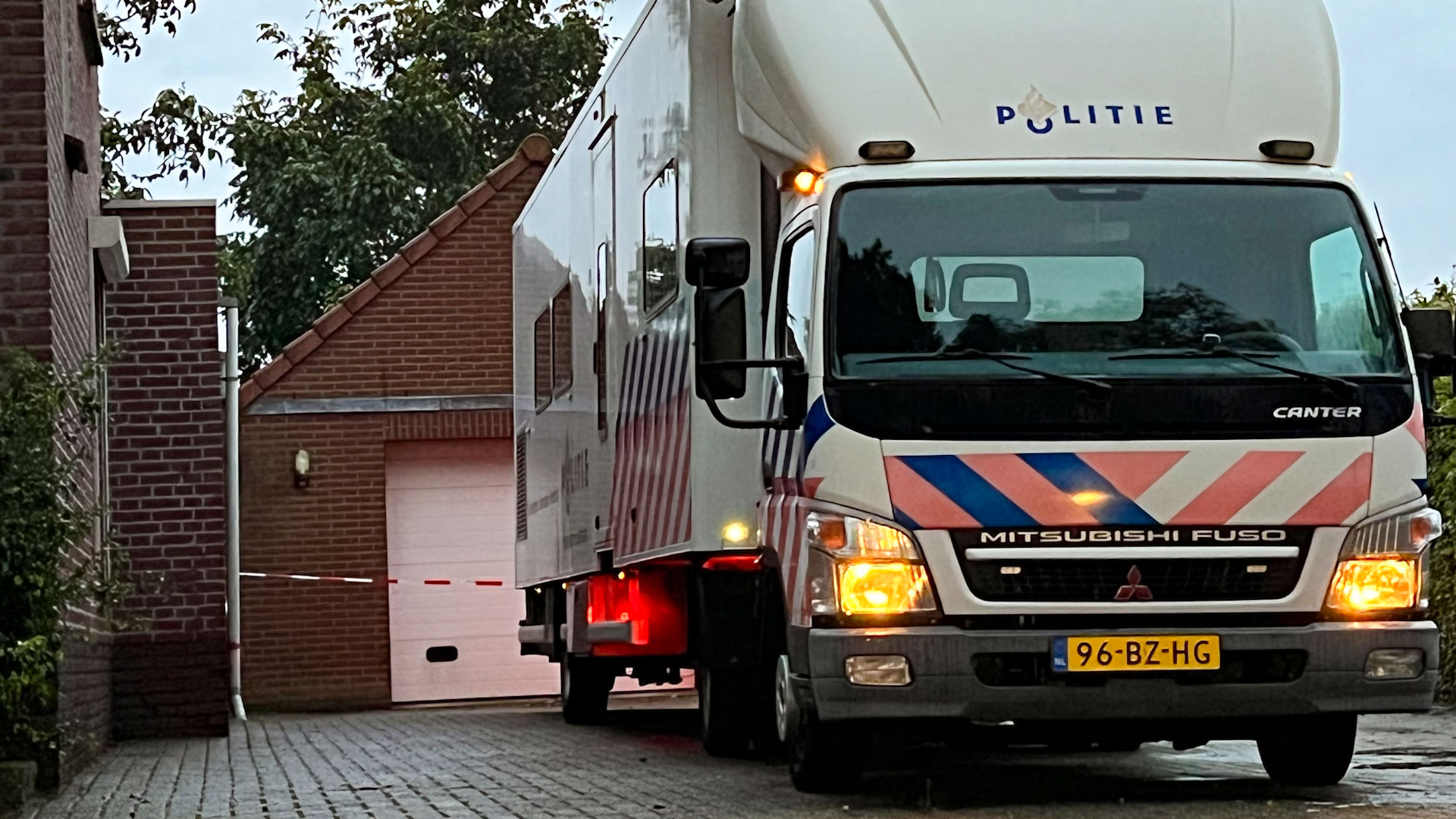 Politie doet opnieuw onderzoek bij huis van slachtoffer gewelddadige woningoverval Helenaveen ...