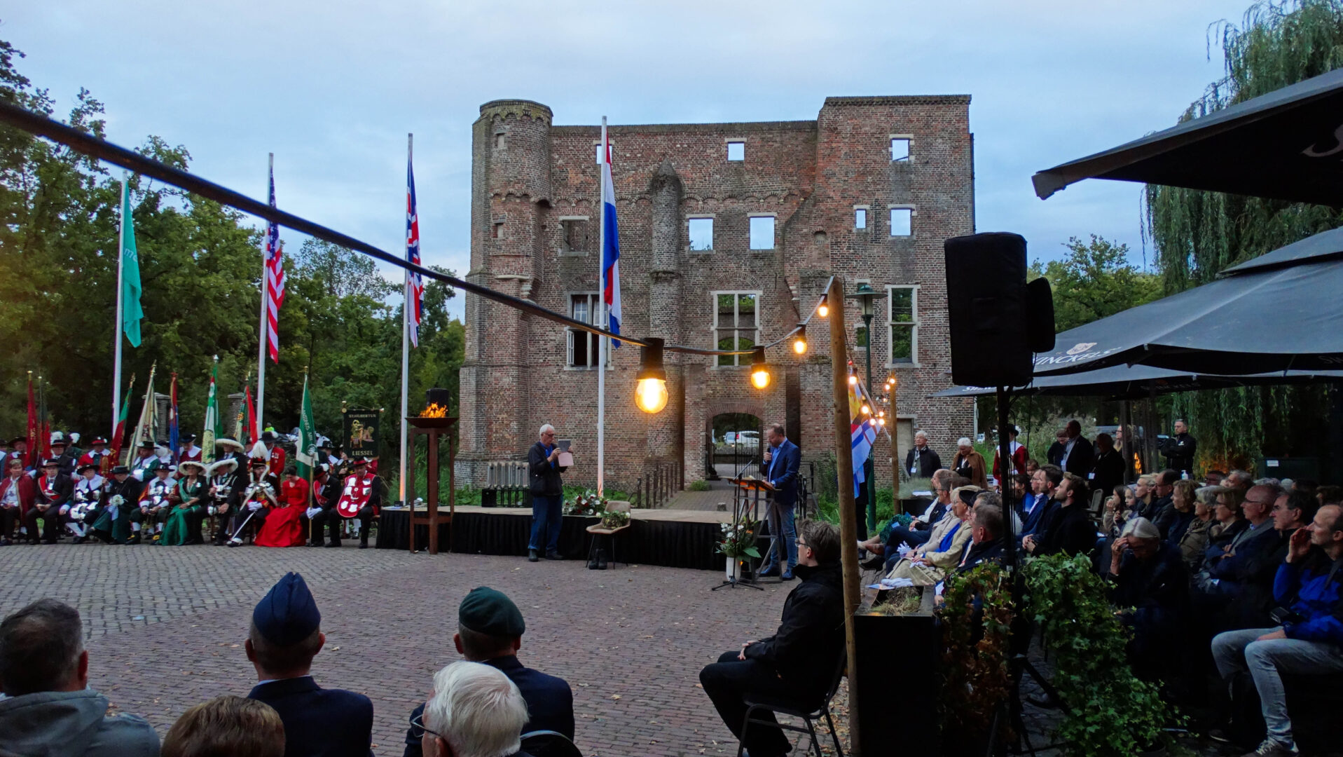 Vrijheidsvuur als symbool voor 75 jaar bevrijding vanuit Deurne ...