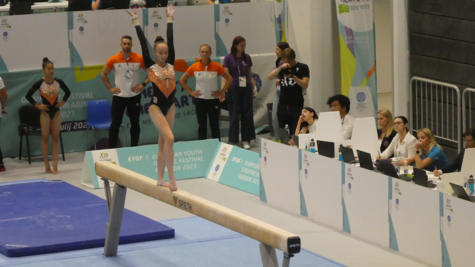 Maud Aldenzee turnt zich in top 20 op Europese Jeugd Olympische Spelen ...